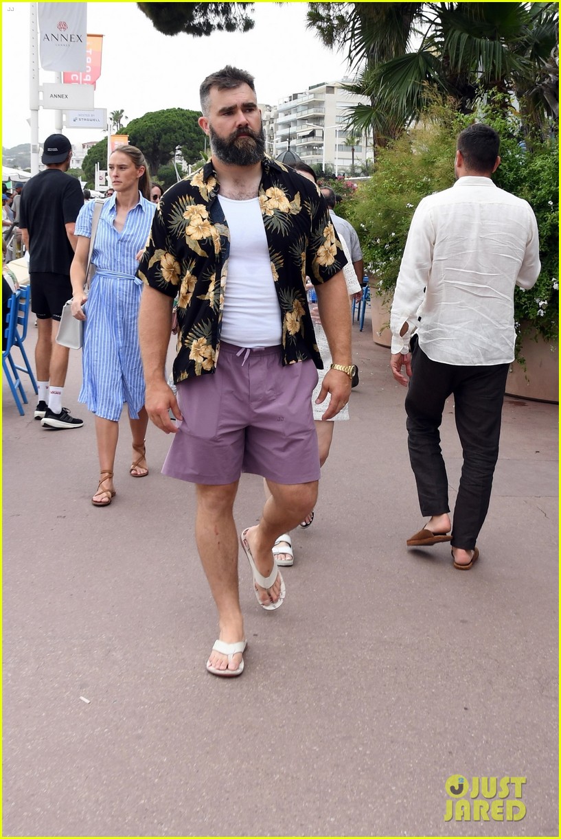 Travis Kelce Along with Brother Jason Kelce & Wife Kylie Enjoy Day Out ...