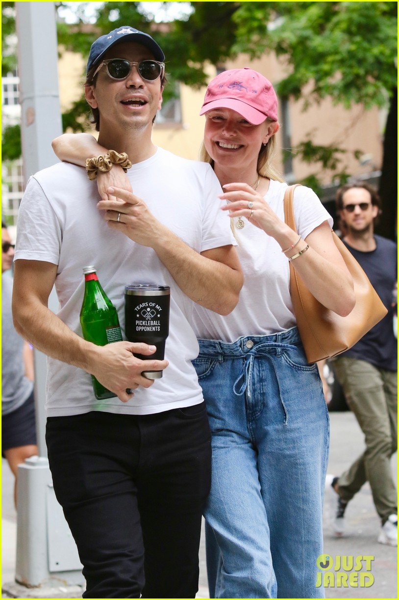 Justin Long & Kate Bosworth Show Off Some Cute PDA in NYC: Photo ...