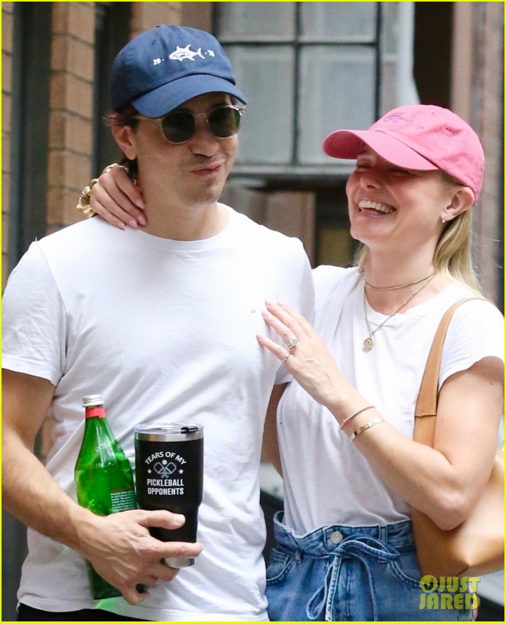 Justin Long & Kate Bosworth Show Off Some Cute PDA in NYC: Photo ...