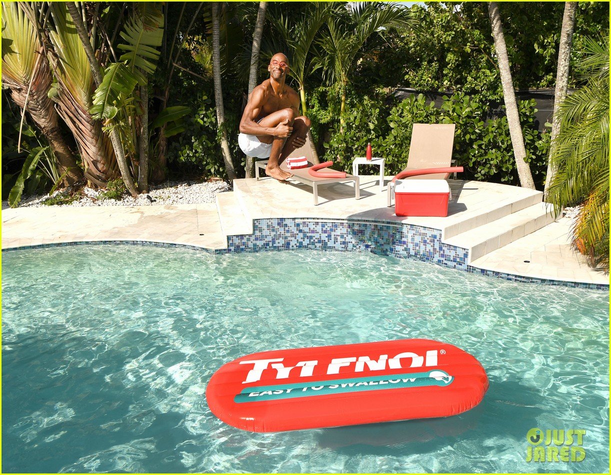 The Bachelor's Matt James Goes Shirtless in New Poolside Photos, Talks ...