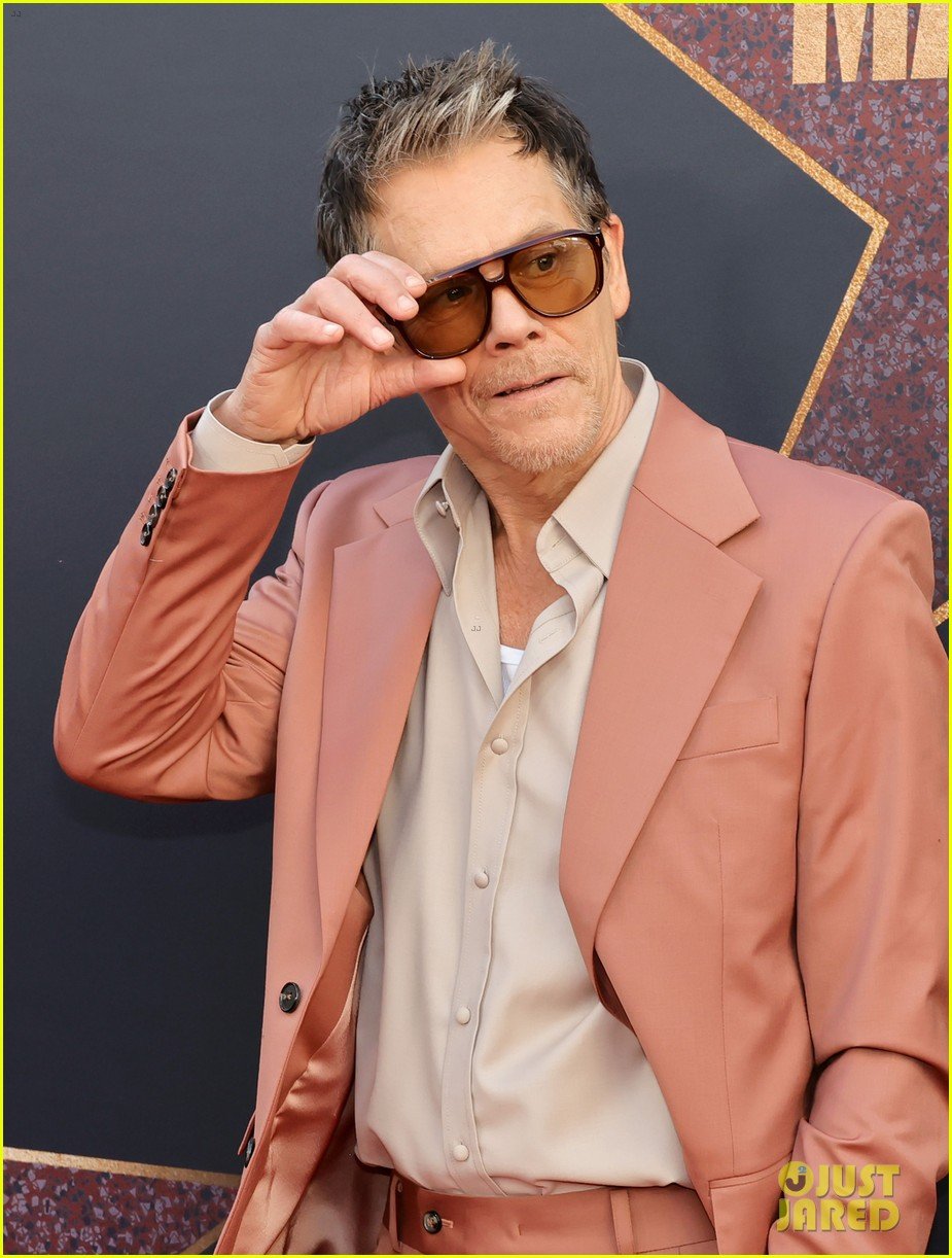 Halsey Wows in Revealing Gold Dress at 'MaXXXine' L.A. Premiere with ...