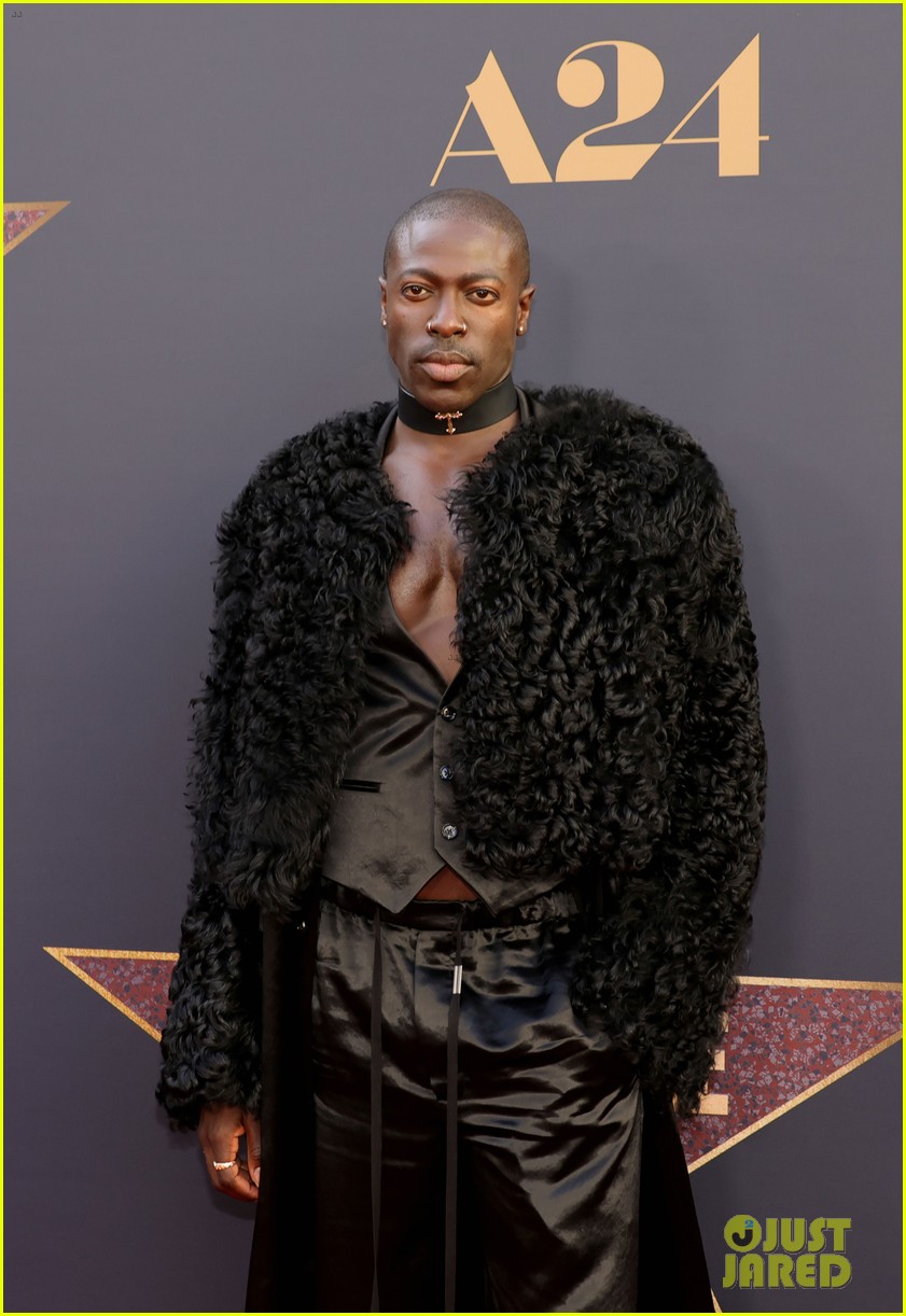 Halsey Wows in Revealing Gold Dress at 'MaXXXine' L.A. Premiere with ...