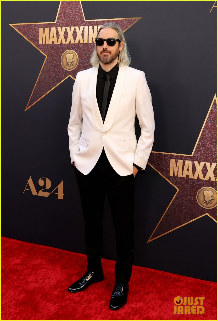 Halsey Wows in Revealing Gold Dress at 'MaXXXine' L.A. Premiere with ...