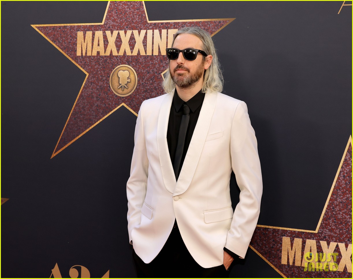 Halsey Wows in Revealing Gold Dress at 'MaXXXine' L.A. Premiere with ...