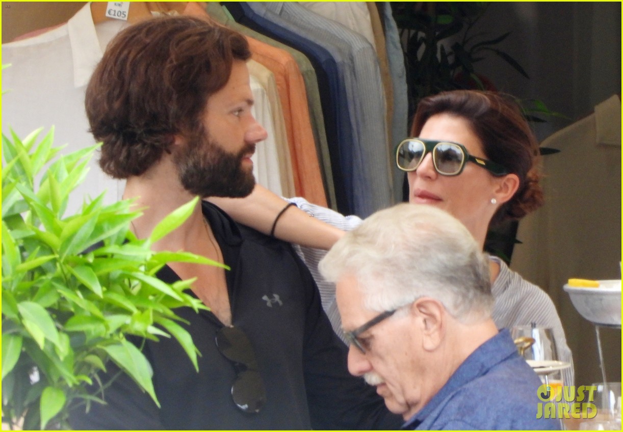 Jared Padalecki & Wife Genevieve Share Sweet Kiss on Family Vacation in ...