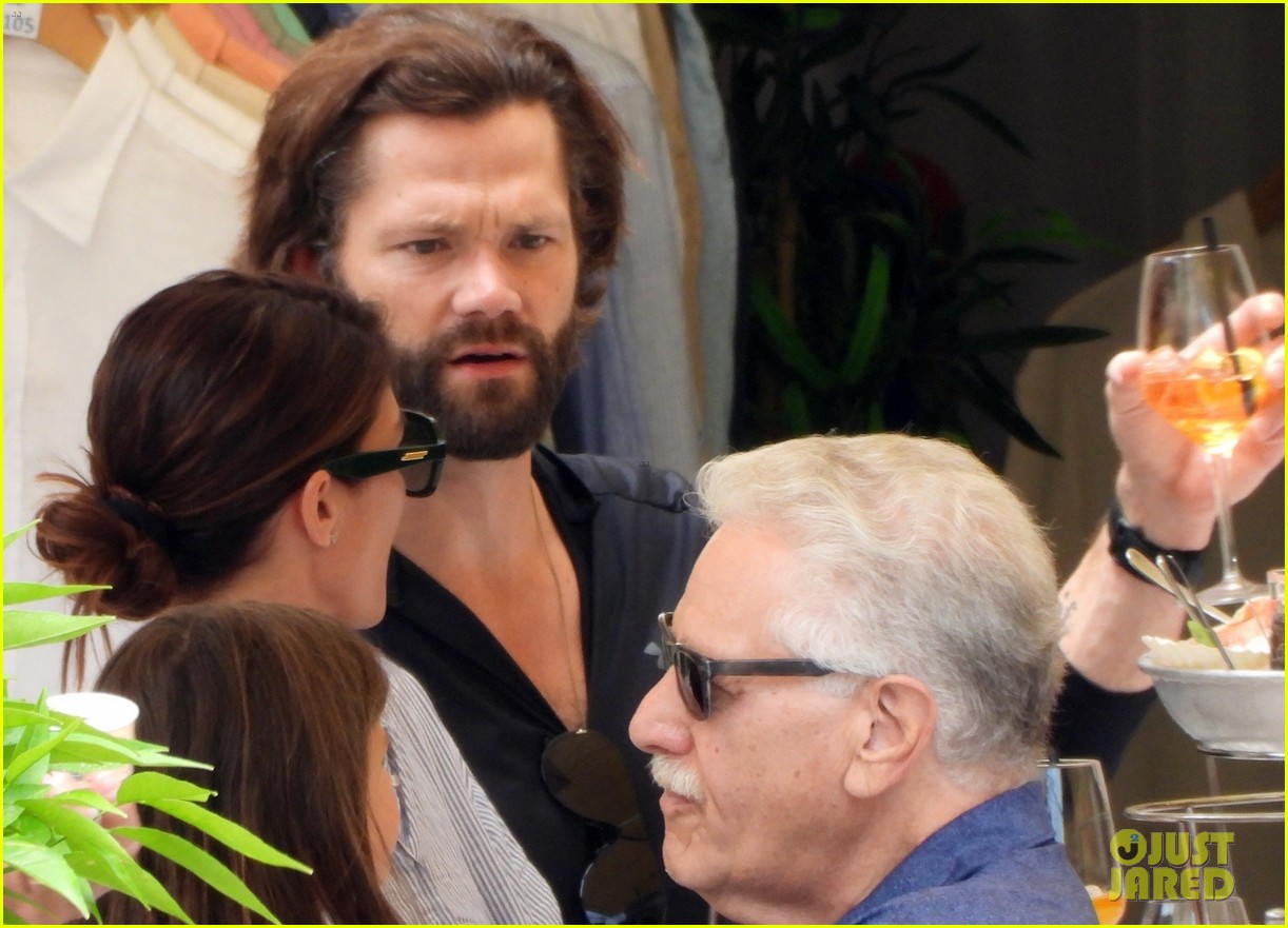 Jared Padalecki & Wife Genevieve Share Sweet Kiss on Family Vacation in ...