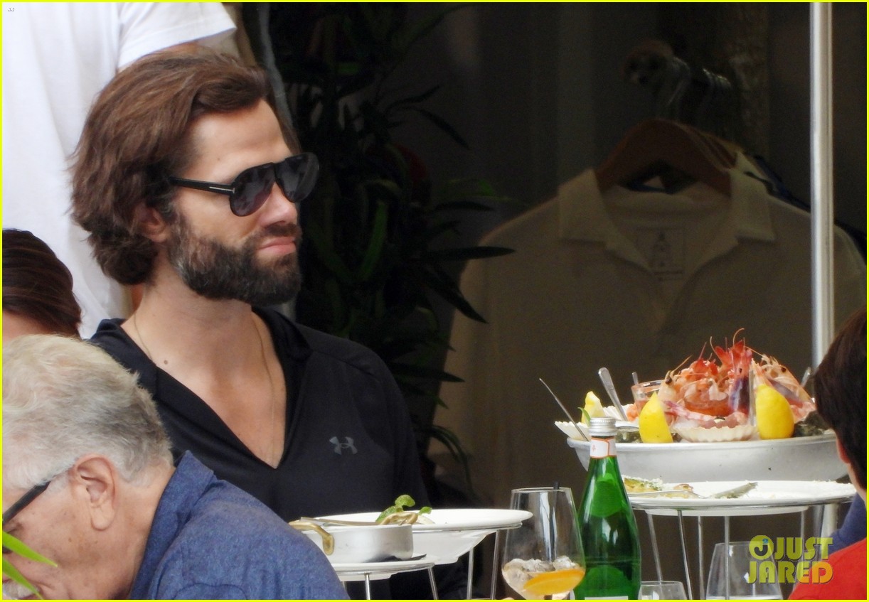 Jared Padalecki & Wife Genevieve Share Sweet Kiss on Family Vacation in ...