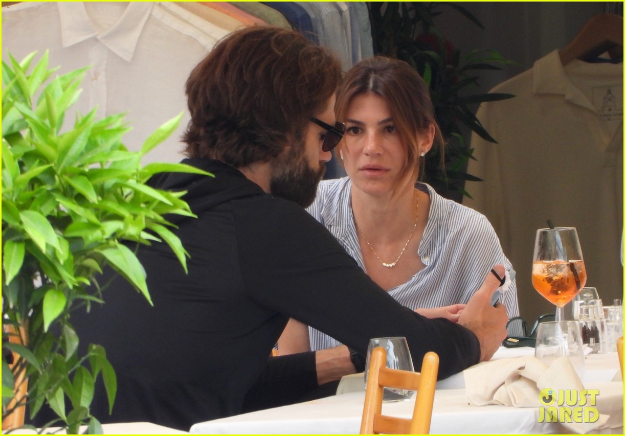 Jared Padalecki & Wife Genevieve Share Sweet Kiss on Family Vacation in ...