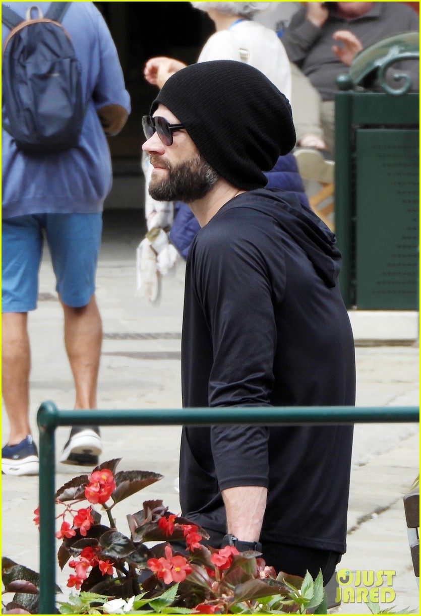 Jared Padalecki & Wife Genevieve Share Sweet Kiss on Family Vacation in ...