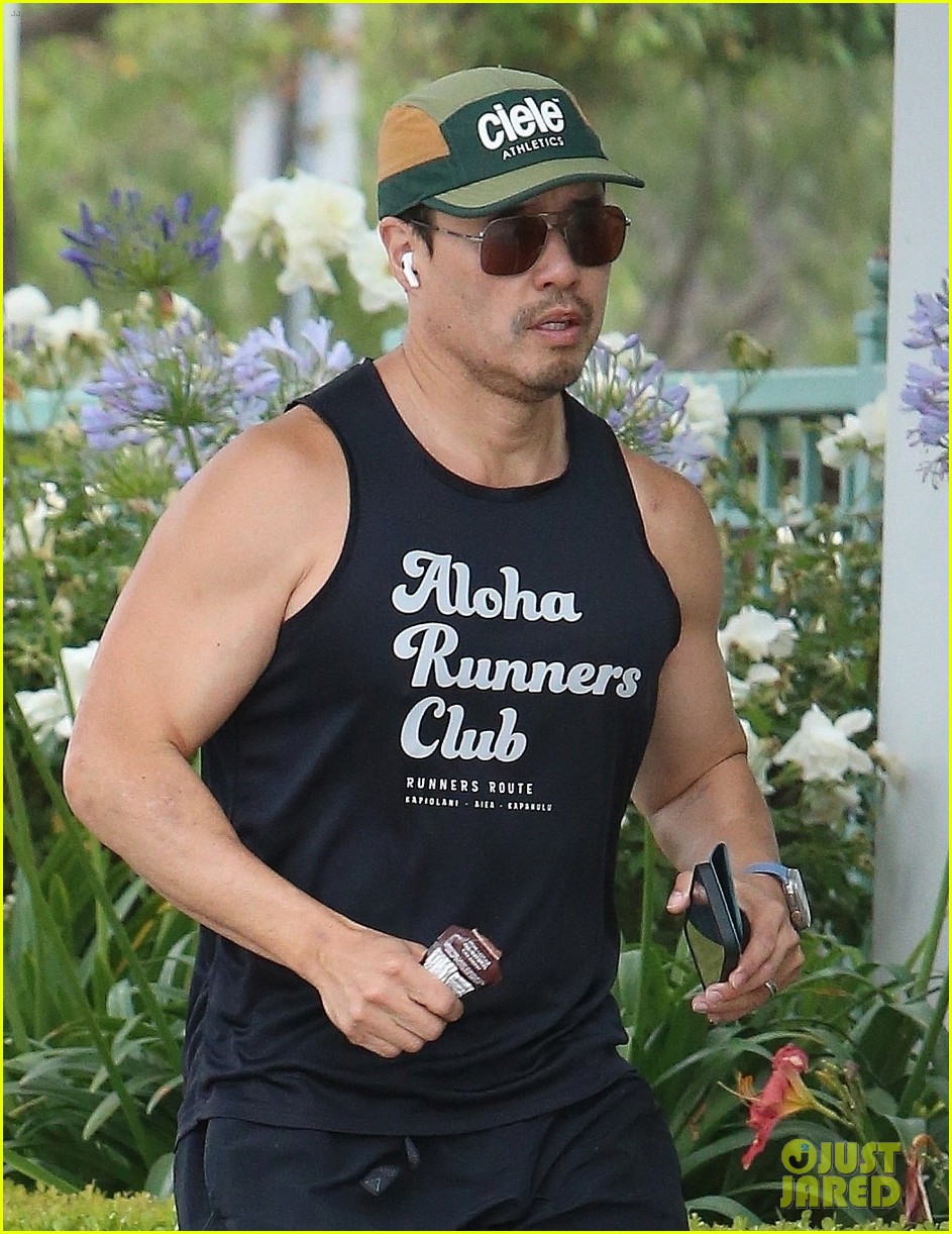 Randall Park Shows Off His Muscles During a Run in Studio City: Photo ...