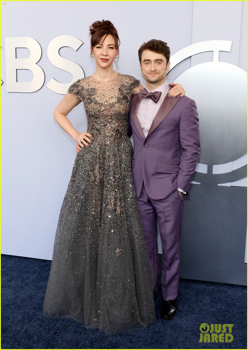 Daniel Radcliffe Gets Girlfriend Erin Darke's Support at Tony Awards ...