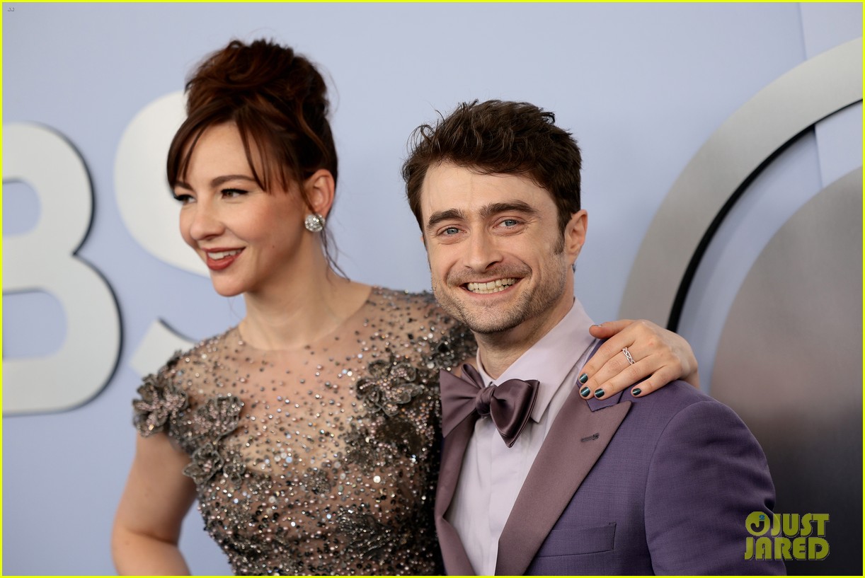 Daniel Radcliffe Gets Girlfriend Erin Darke's Support at Tony Awards ...