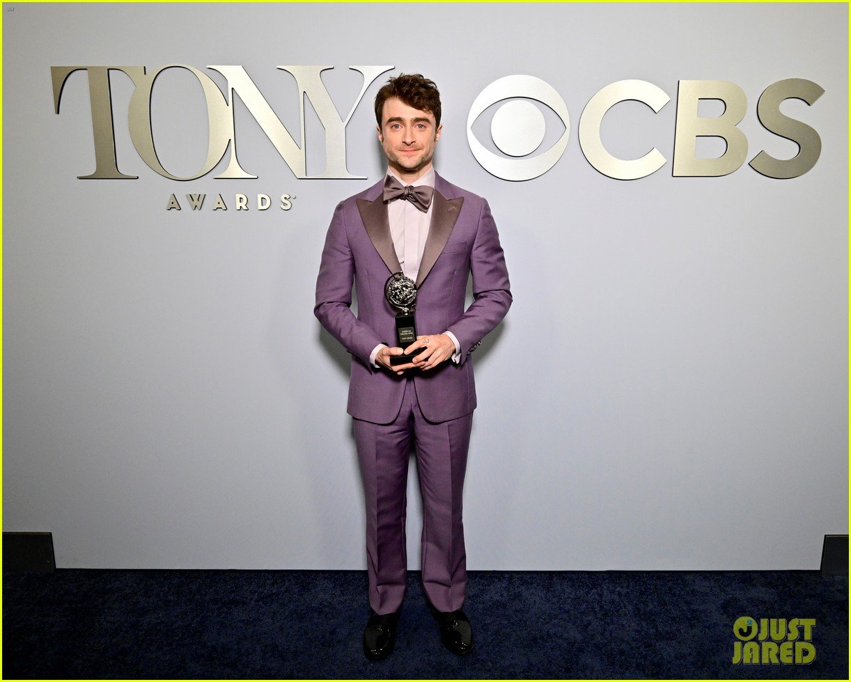 Daniel Radcliffe Wins First Tony Award, Performs 'Opening Doors' Live ...