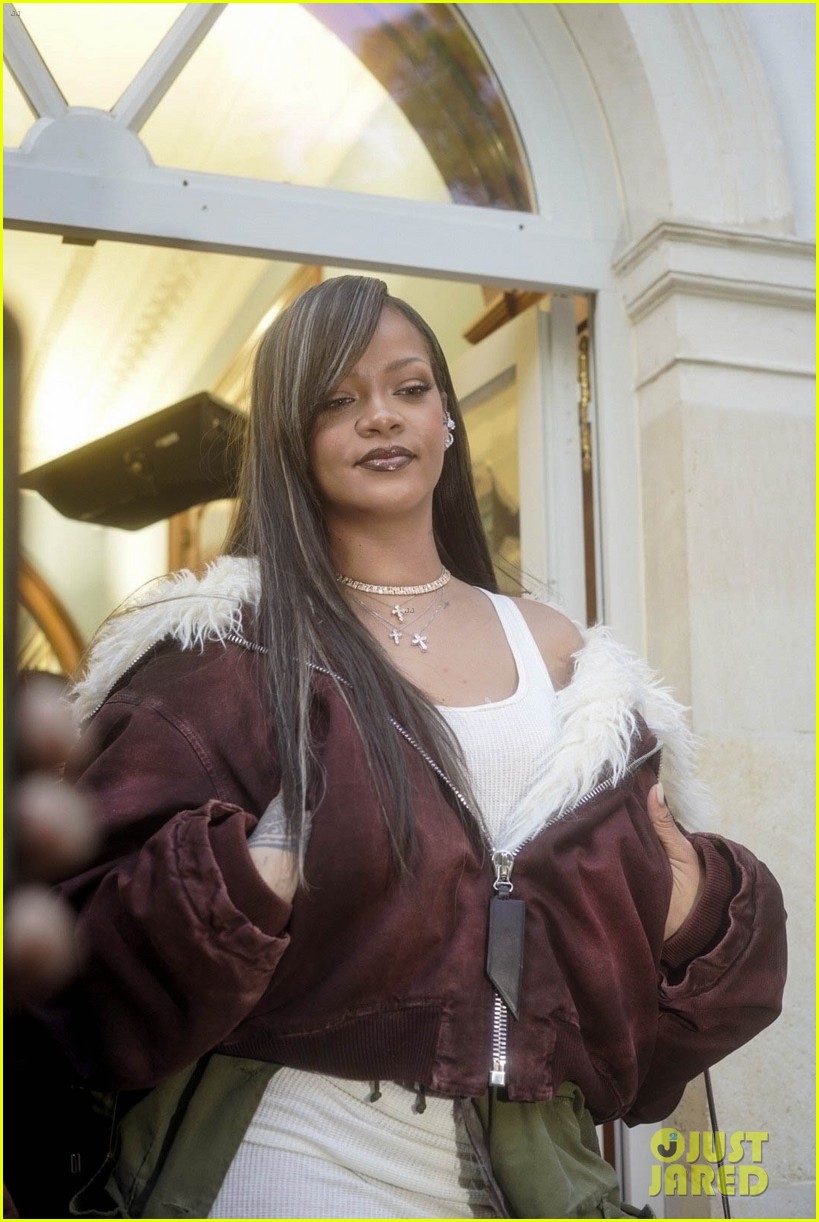 Rihanna Supports A$AP Rocky at His Paris Fashion Week Show, Debuts New ...
