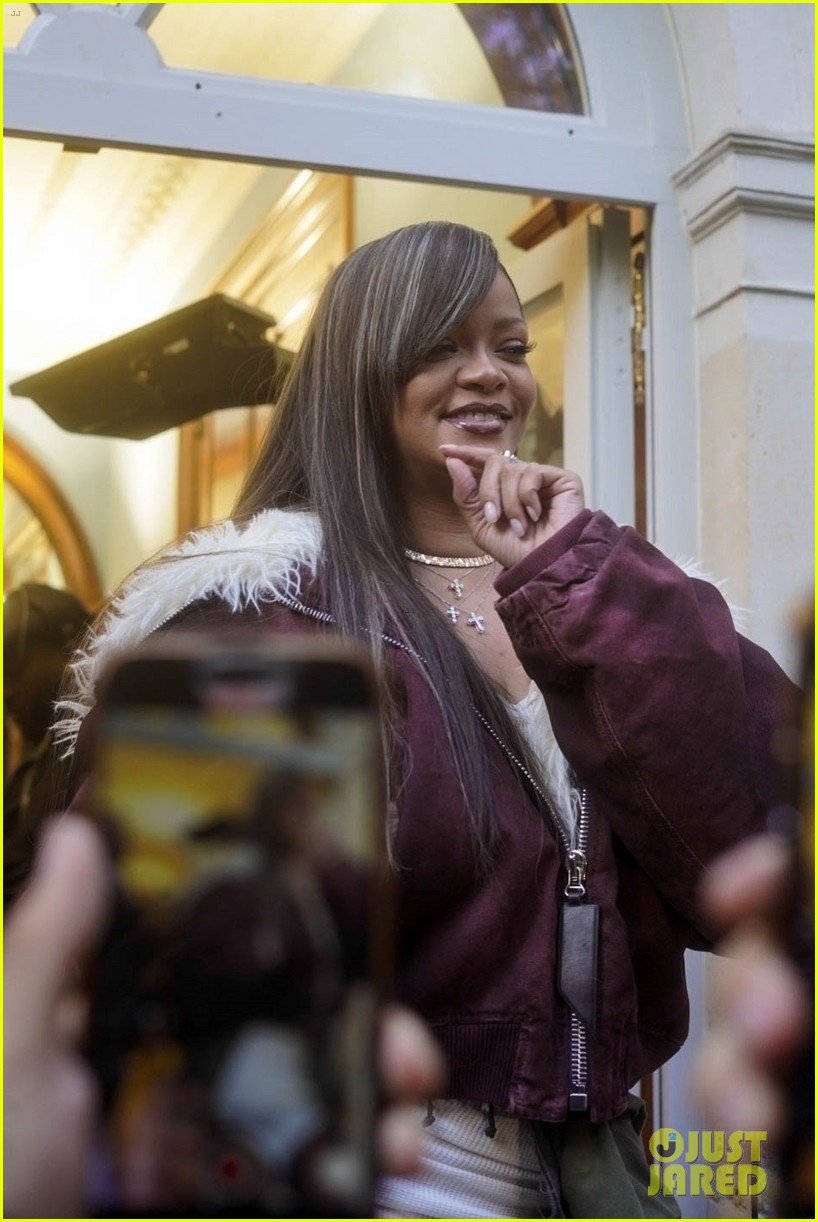 Rihanna Supports A$AP Rocky at His Paris Fashion Week Show, Debuts New ...
