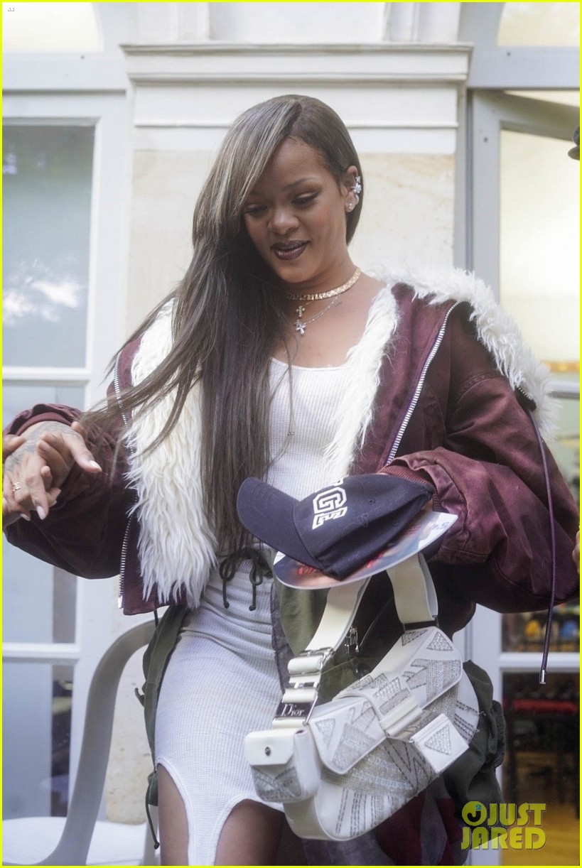 Rihanna Supports A$AP Rocky at His Paris Fashion Week Show, Debuts New ...