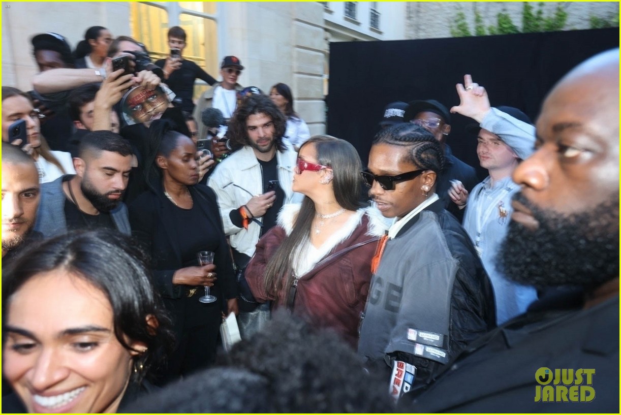Rihanna Supports A$AP Rocky at His Paris Fashion Week Show, Debuts New ...