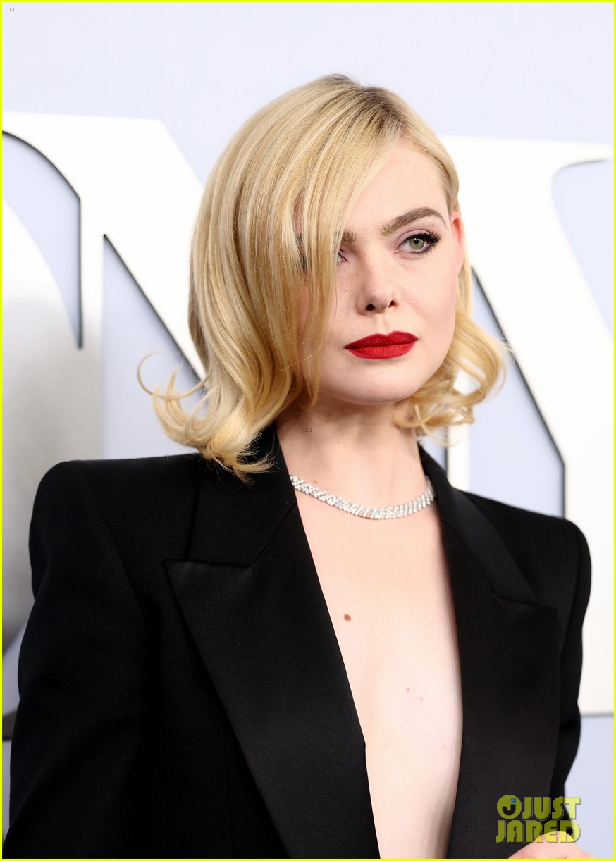 Sarah Paulson, Corey Stoll & Elle Fanning Rep 'Appropriate' at Tony ...