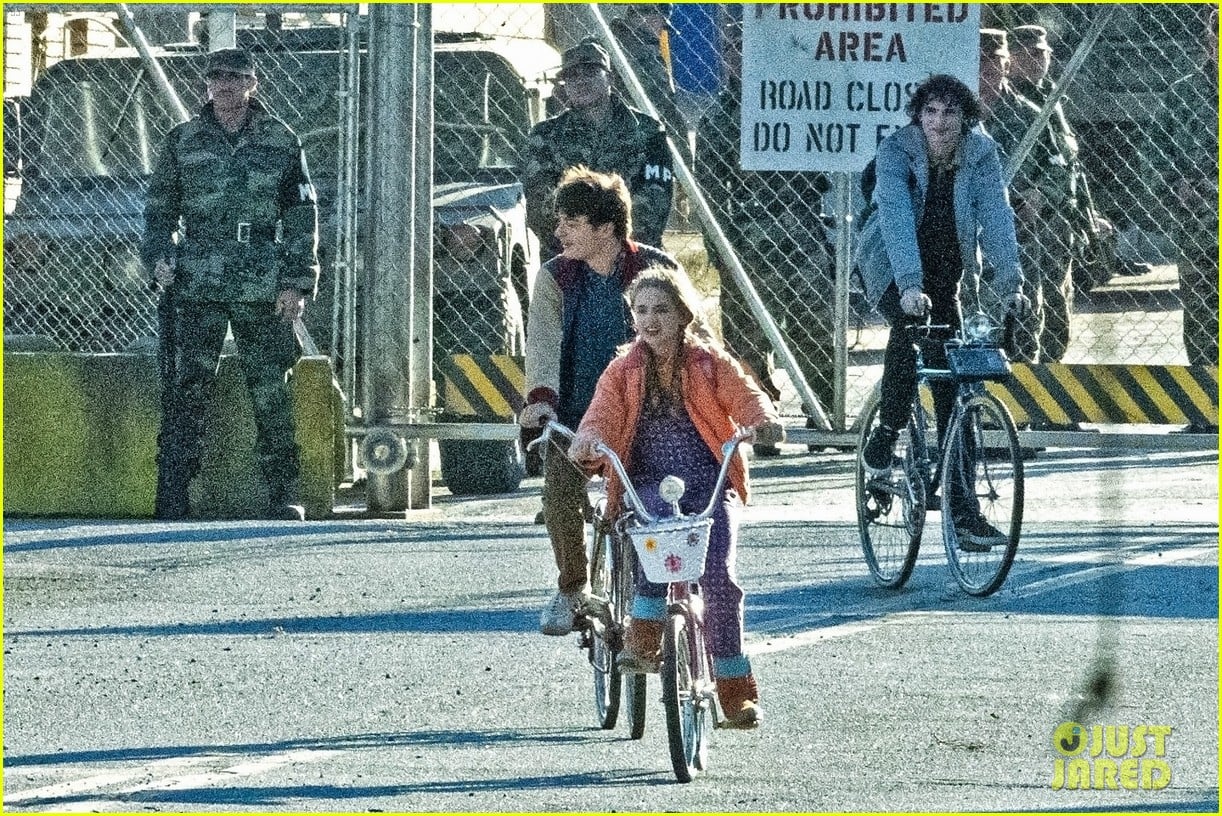 'Stranger Things' Season 5 Set Photos Show Finn Wolfhard & Noah Schnapp ...