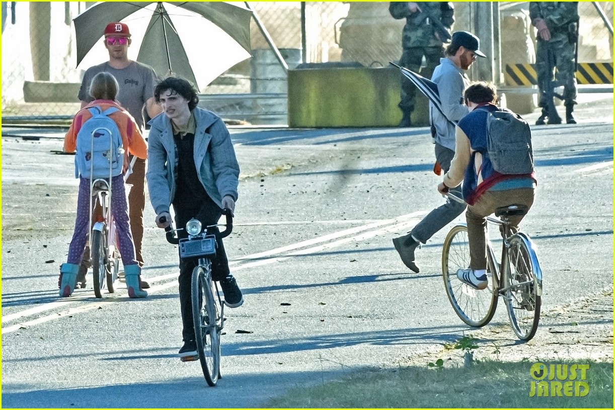 'Stranger Things' Season 5 Set Photos Show Finn Wolfhard & Noah Schnapp ...