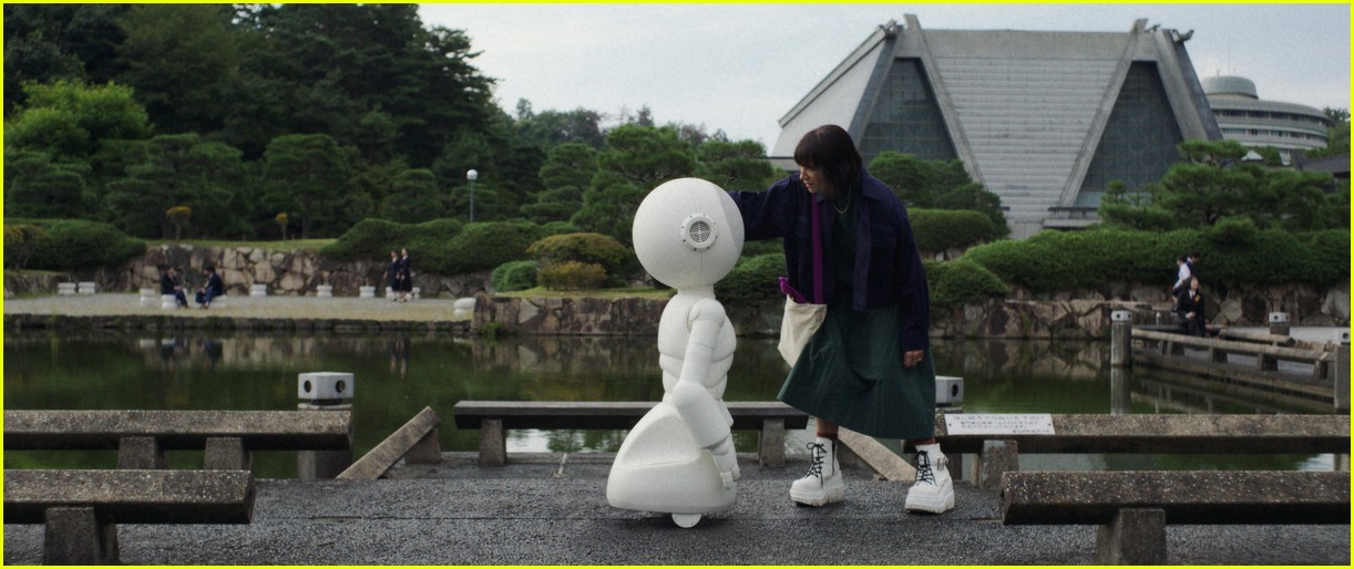 Apple TV+ Debuts First 'Sunny' Trailer Starring Rashida Jones - Watch ...