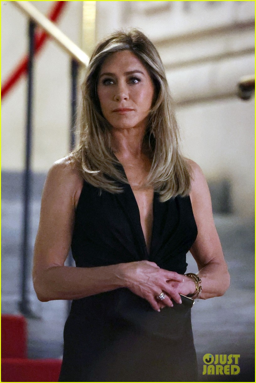 Jennifer Aniston Breaks Down in Tears for Emotional 'The Morning Show ...