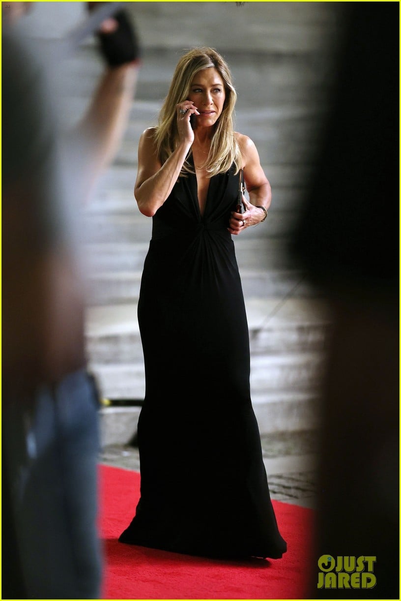 Jennifer Aniston Breaks Down in Tears for Emotional 'The Morning Show ...