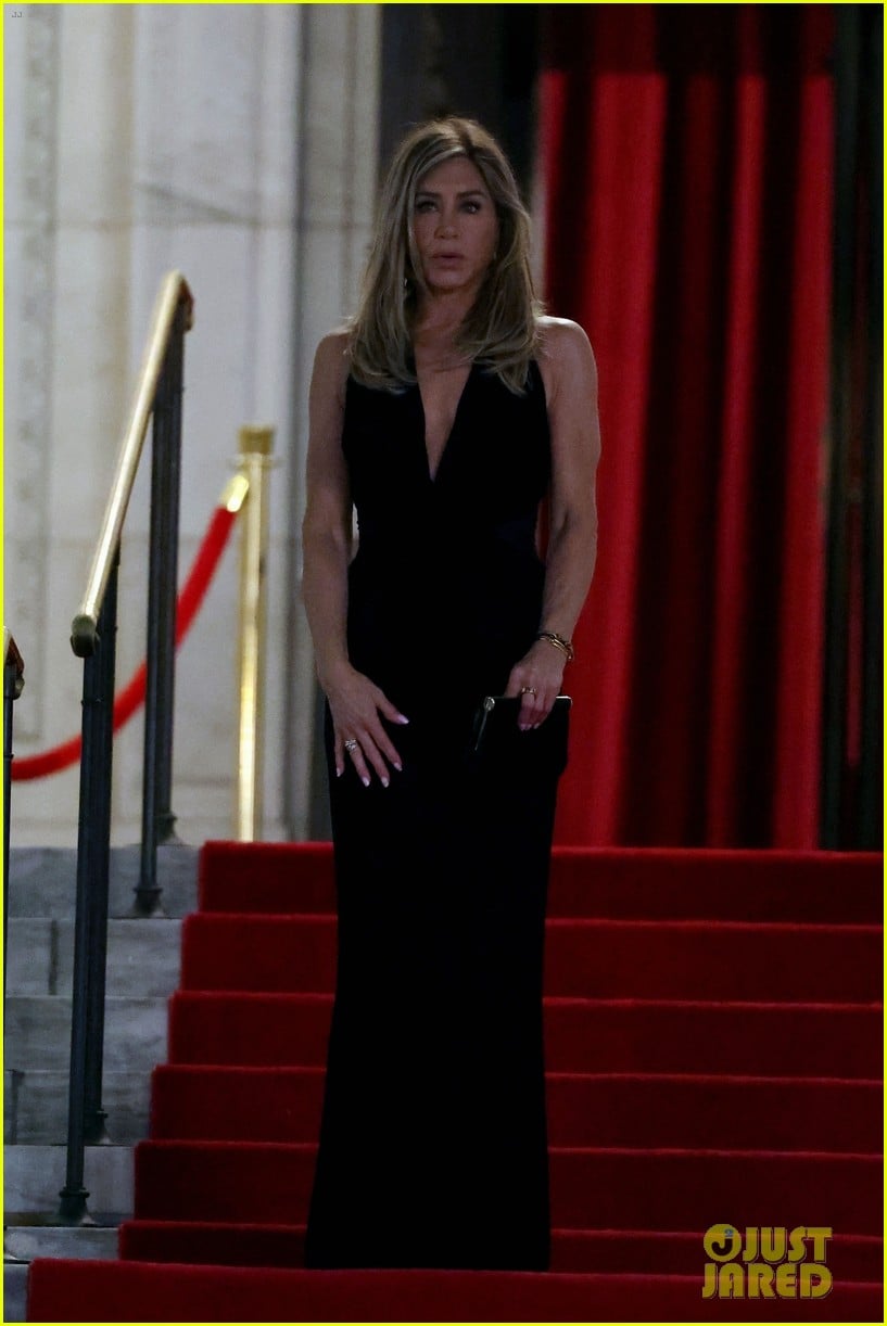 Jennifer Aniston Breaks Down in Tears for Emotional 'The Morning Show ...