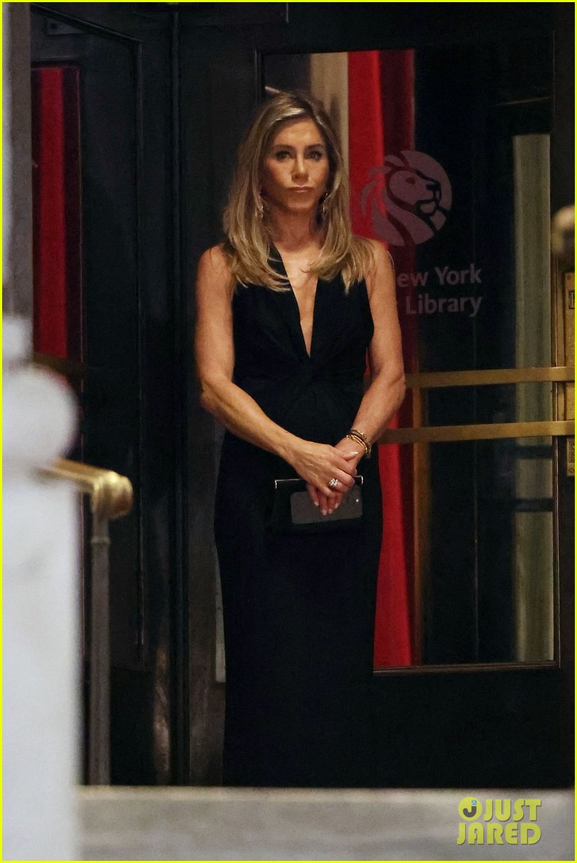 Jennifer Aniston Breaks Down in Tears for Emotional 'The Morning Show ...