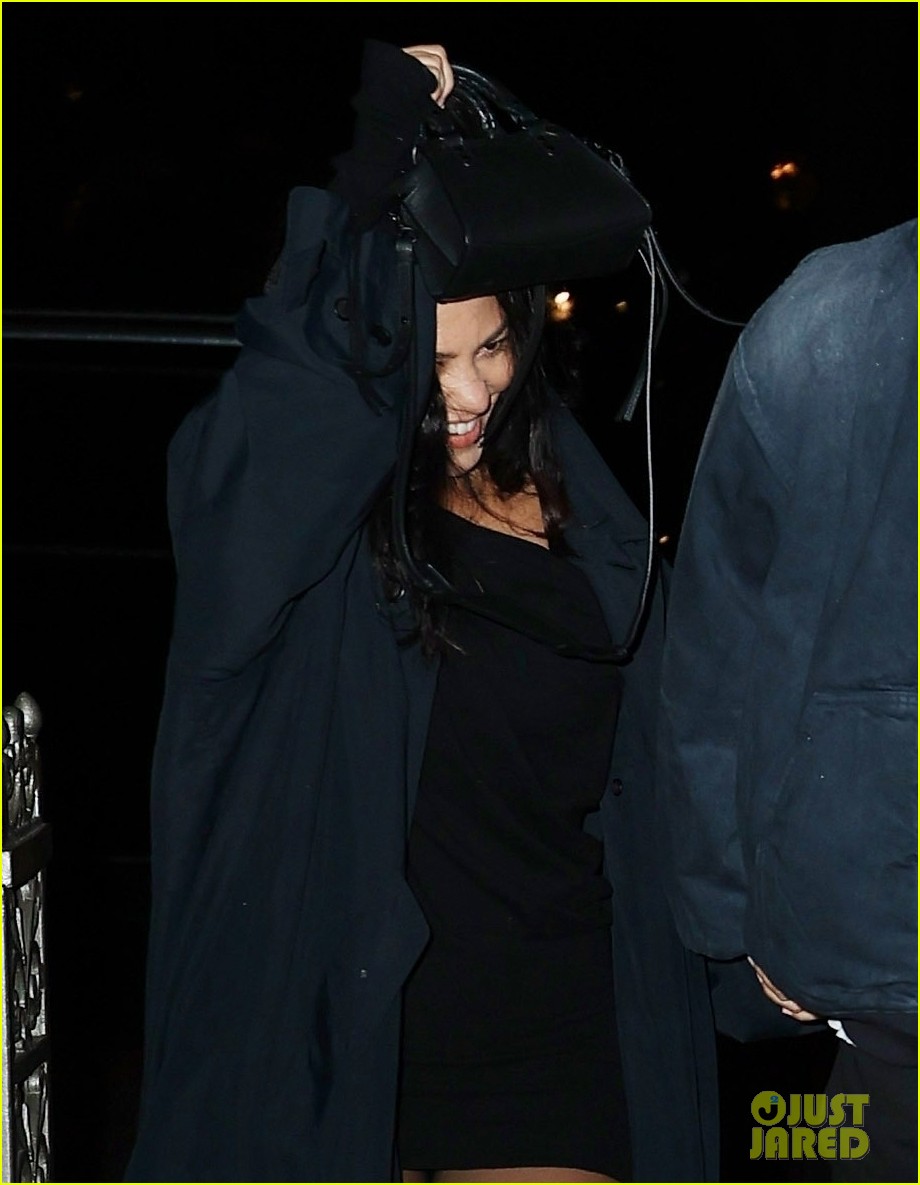 Kourtney Kardashian & Travis Barker All Smiles on Date Night in NYC ...