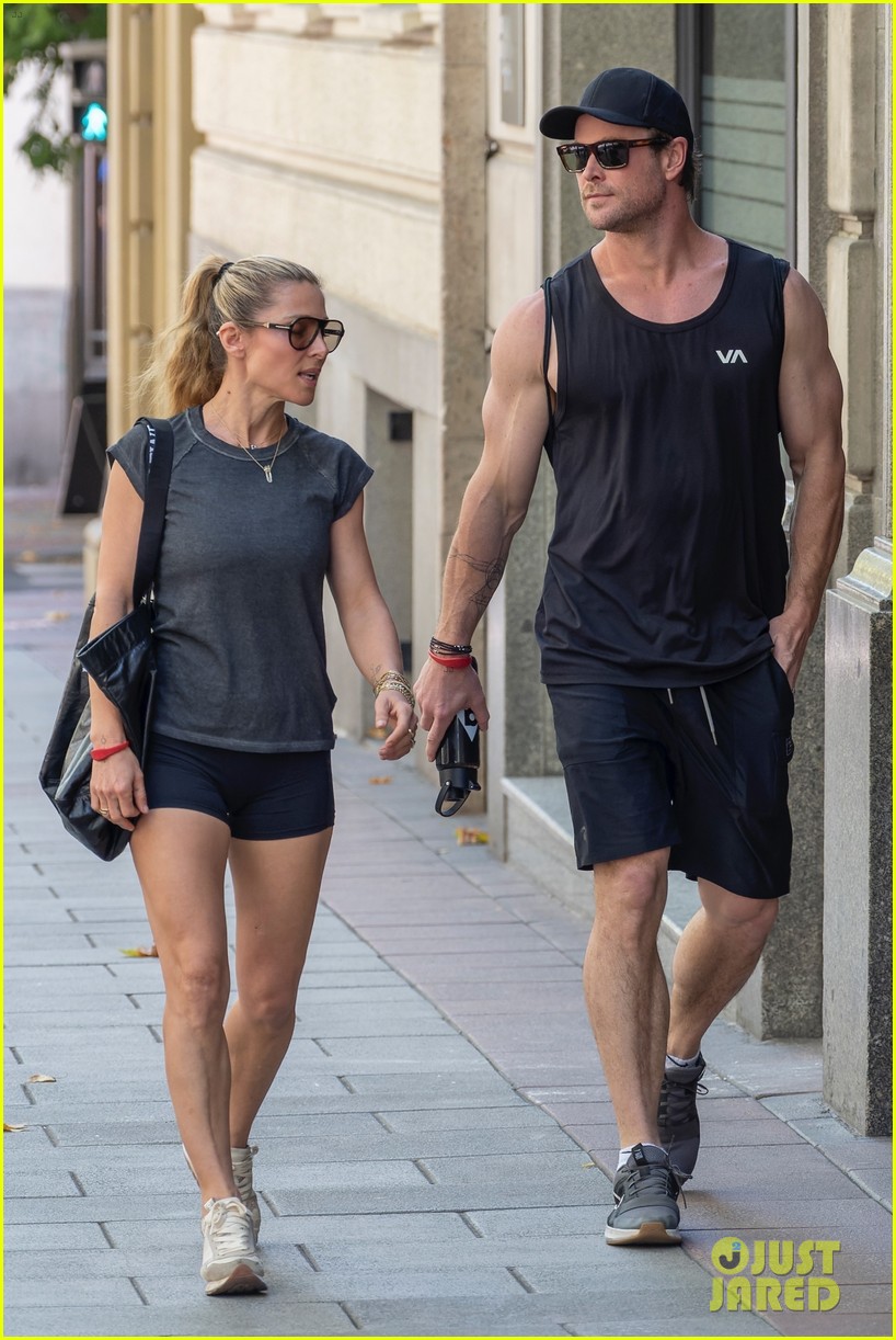 Chris Hemsworth & Elsa Pataky are in Perfect Sync After Workout in ...