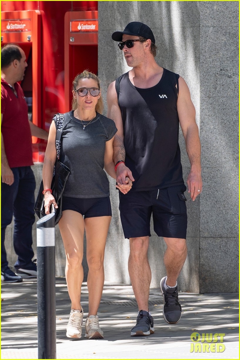 Chris Hemsworth & Elsa Pataky are in Perfect Sync After Workout in ...