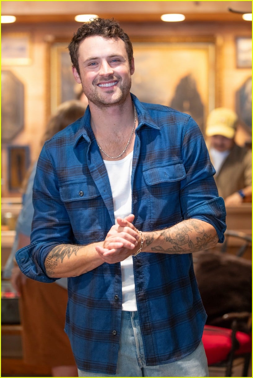 Dylan Efron Makes First Appearance After Wrapping 'The Traitors' Filming!: Photo 5054597 | Dylan ...