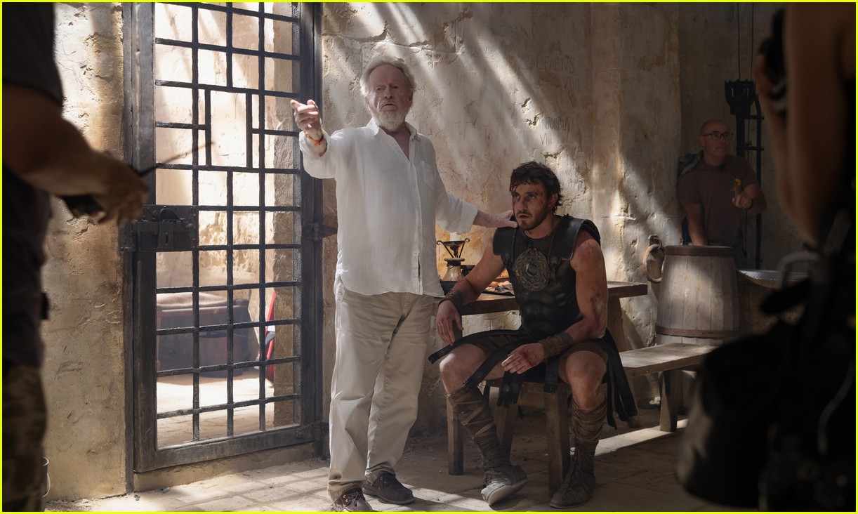 Paul Mescal & Pedro Pascal Battle in 'Gladiator 2' First Look Photos ...