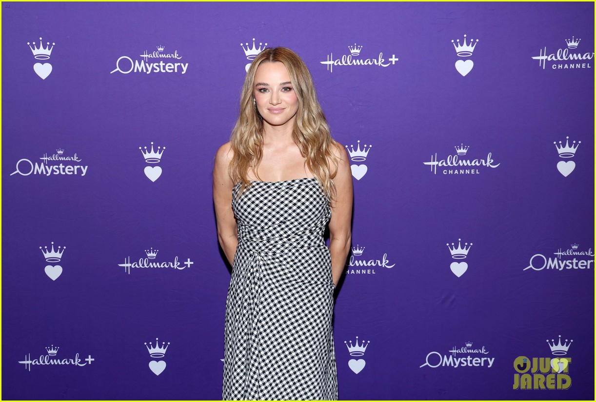 Hunter King & Tyler Hynes Promote Hallmark's NFL Christmas Movie at TCA ...