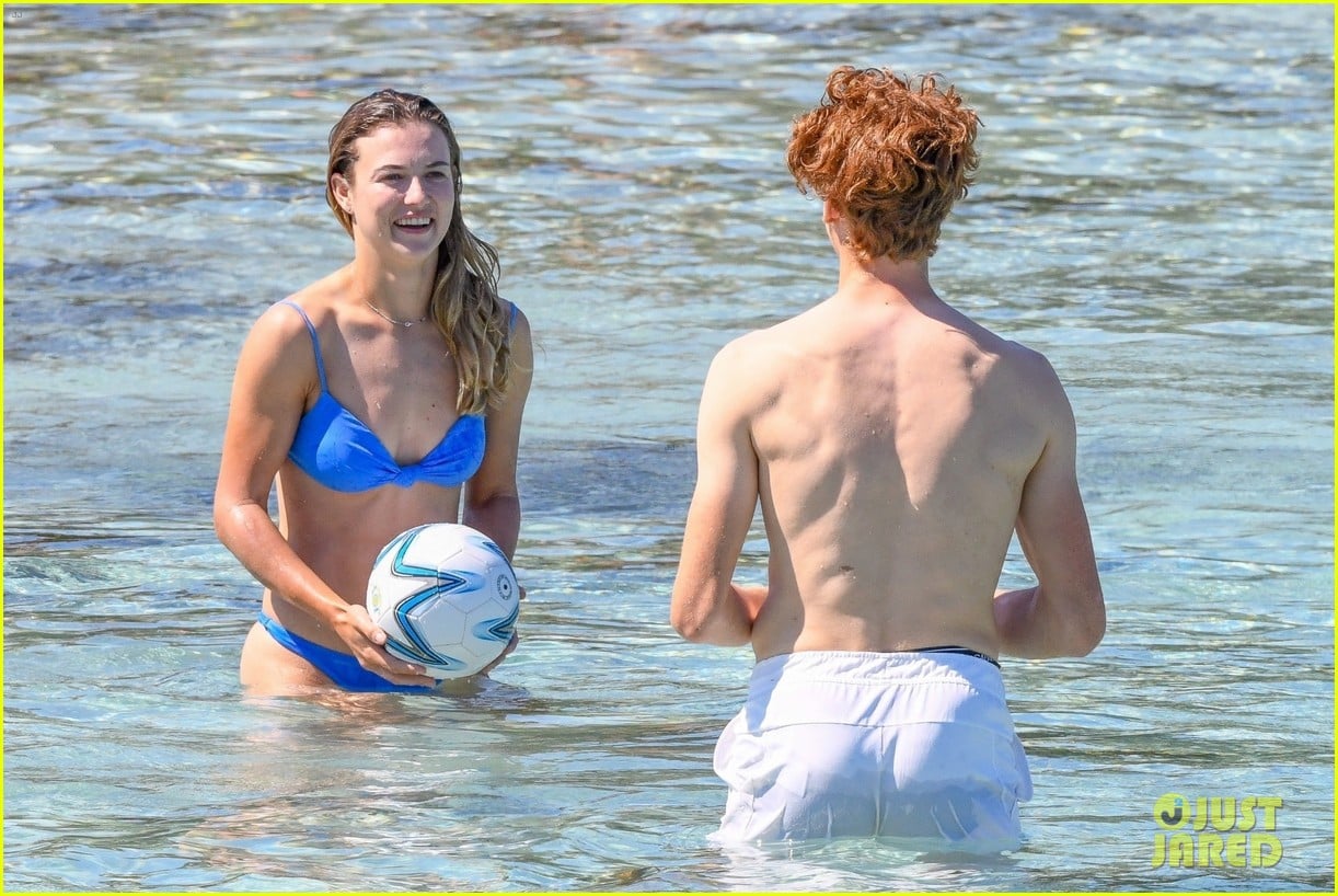 Tennis Couple Jannik Sinner & Anna Kalinskaya Enjoy a Beach Day in Italy - New Photos!: Photo ...