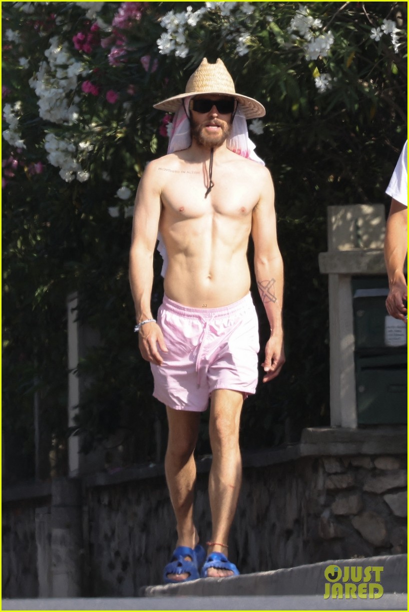 Shirtless Jared Leto Struts His Stuff During Trip to Saint-Tropez ...