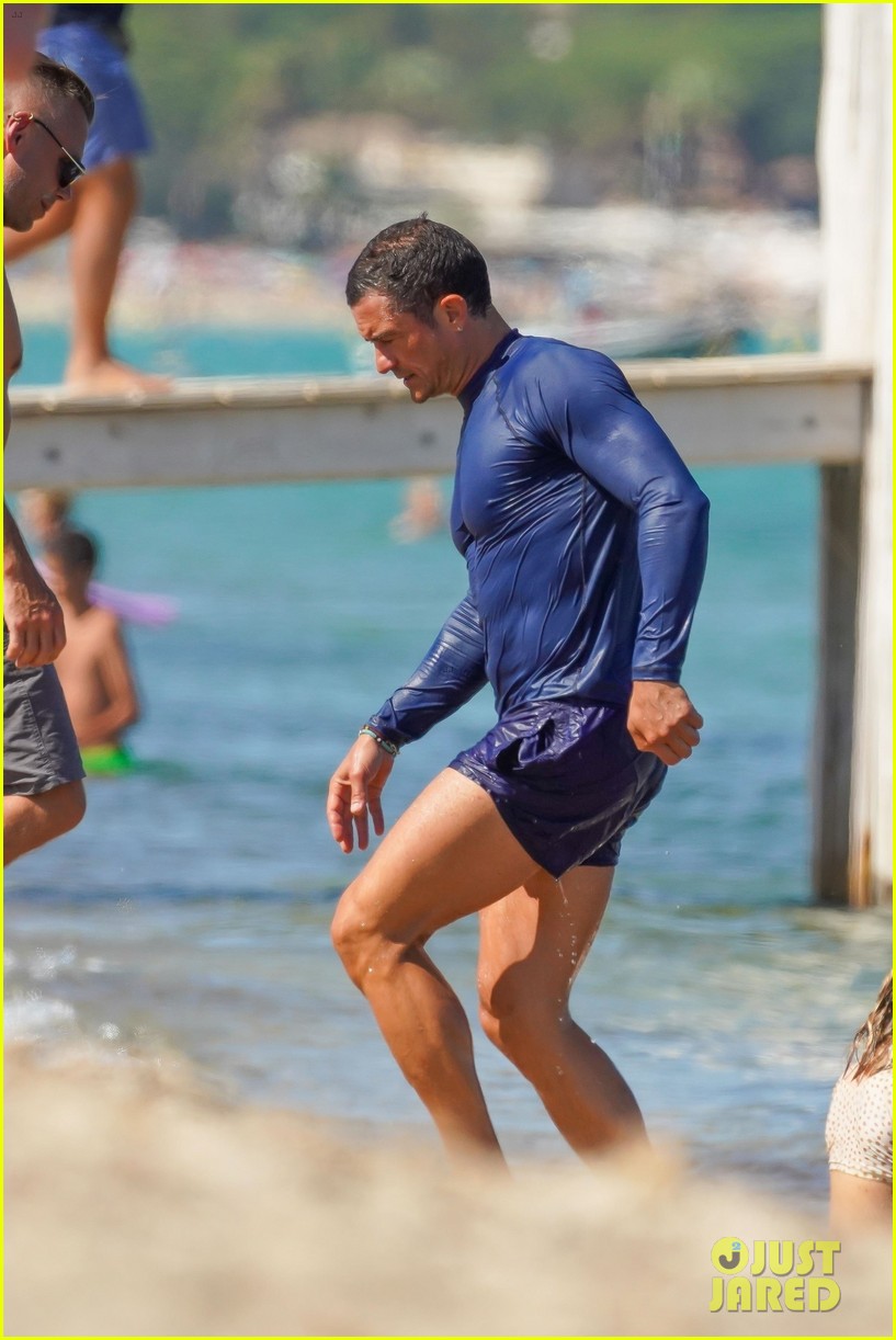 Katy Perry & Orlando Bloom Canoodle in the Ocean During Beach Outing in ...