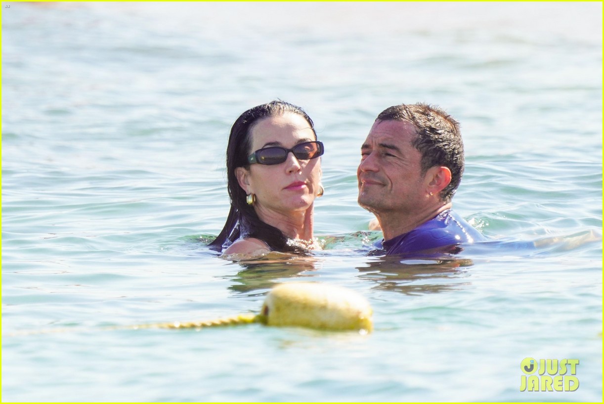 Katy Perry & Orlando Bloom Canoodle in the Ocean During Beach Outing in ...