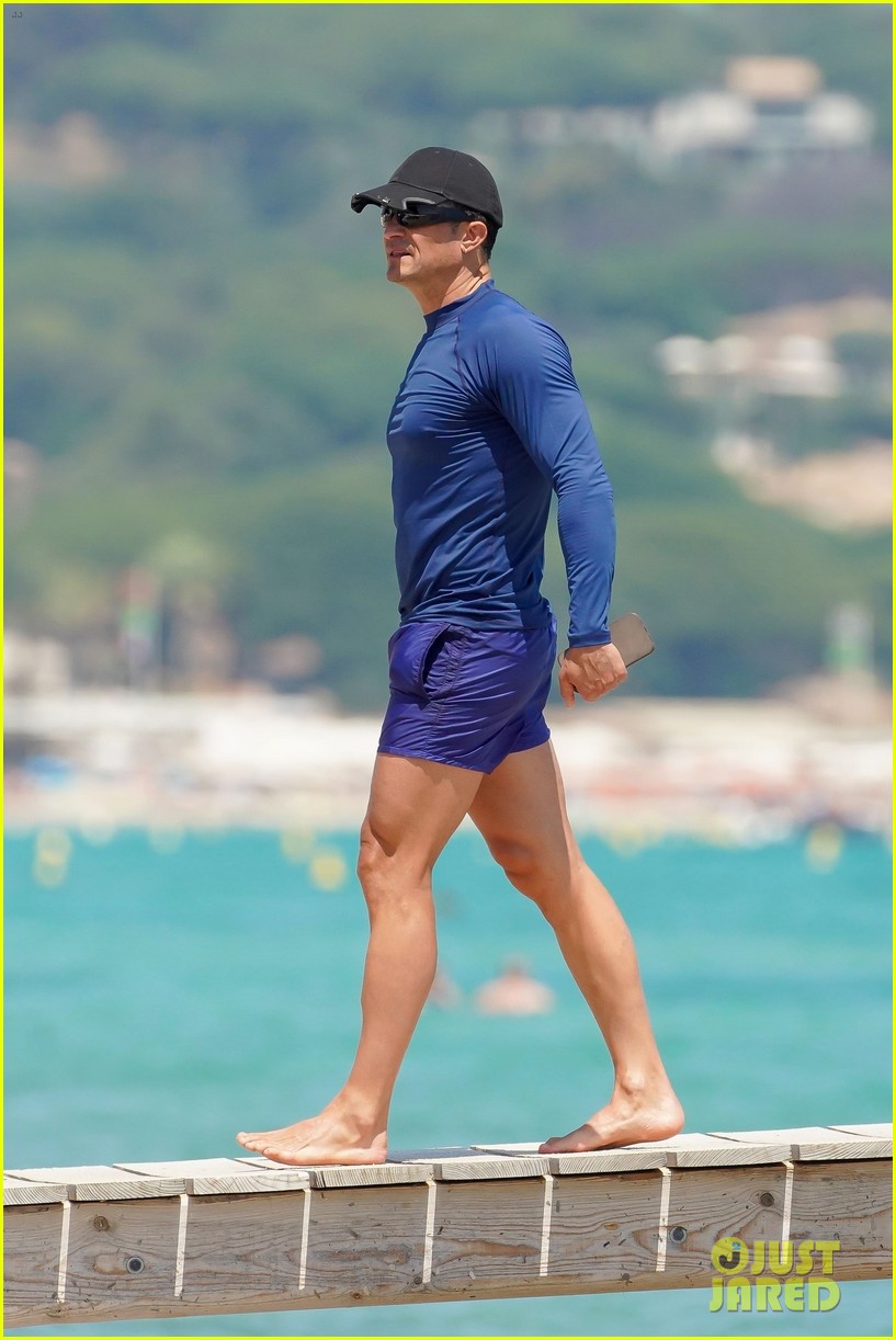 Katy Perry & Orlando Bloom Canoodle in the Ocean During Beach Outing in ...