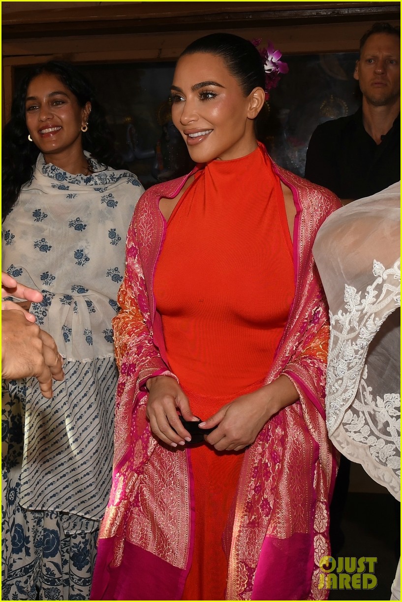 Kim Kardashian Visits Temple in India Before Jetting to Italy: Photo ...