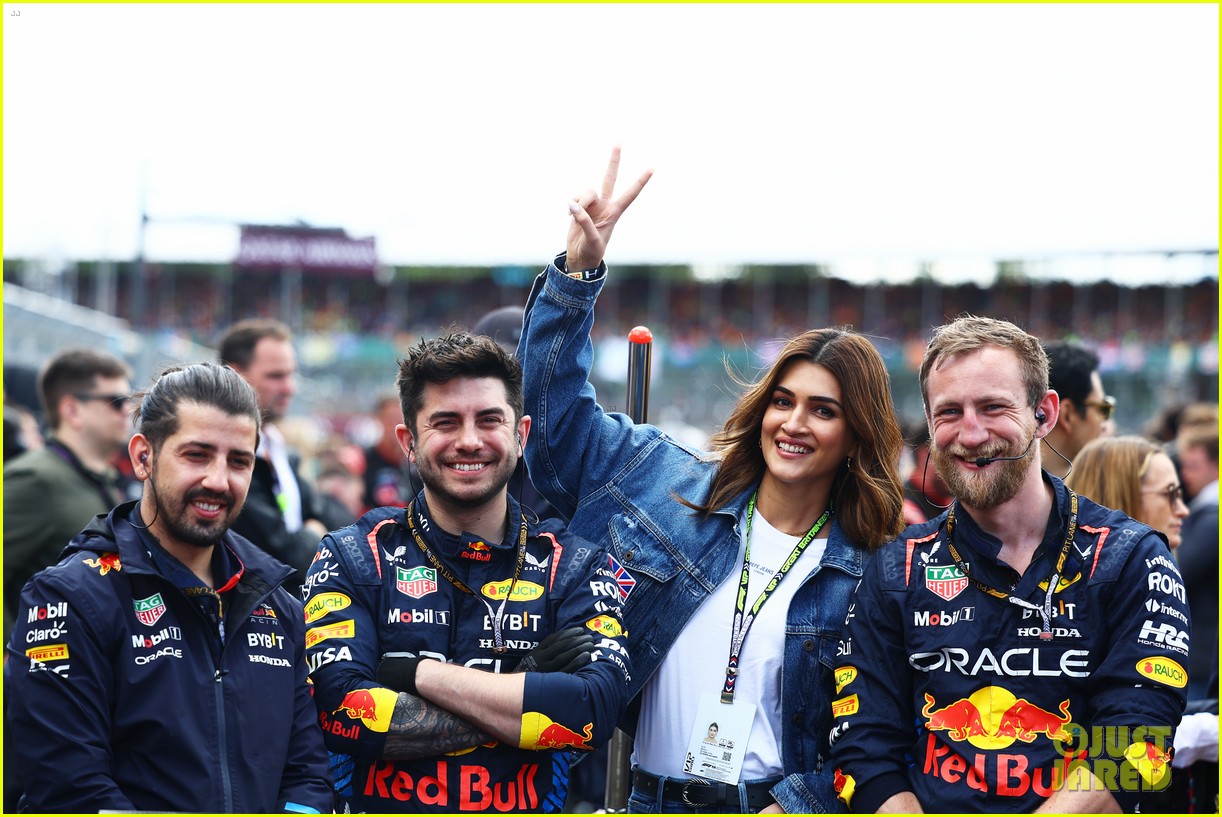 Kit Connor, Gordon Ramsay, Harris Dickinson & More Celebs Attend F1 ...