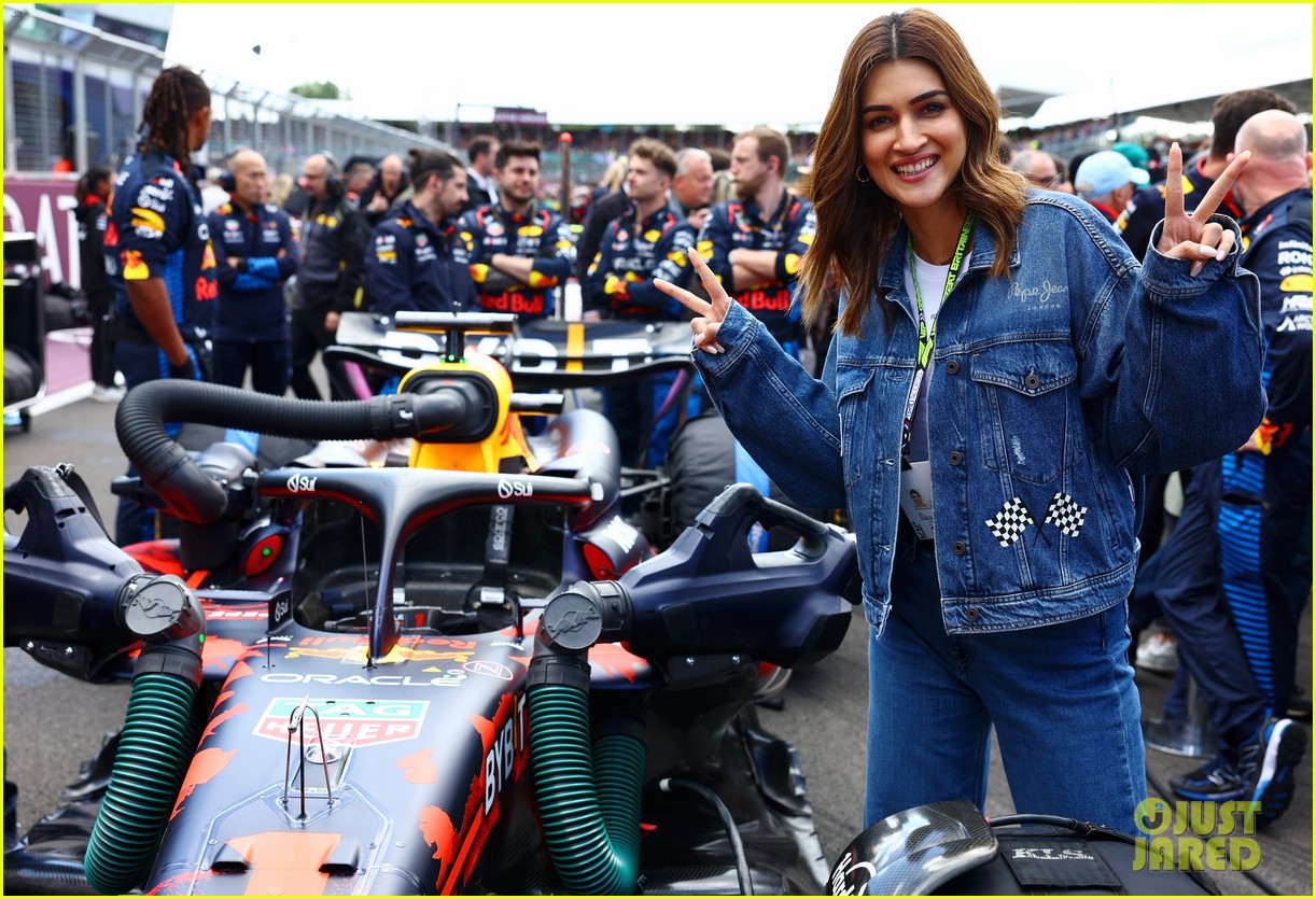 Kit Connor, Gordon Ramsay, Harris Dickinson & More Celebs Attend F1 ...