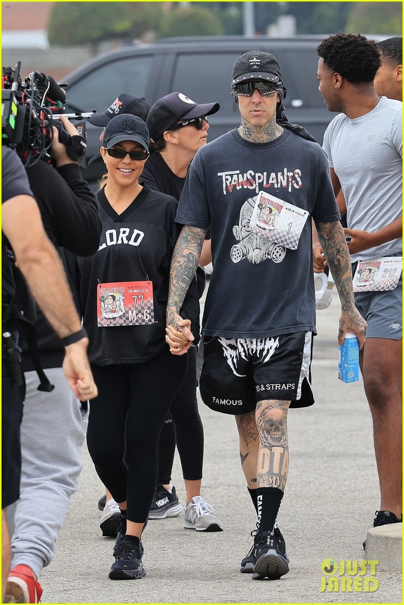Kourtney Kardashian Supports Travis Barker at His Run Travis Run 5K ...