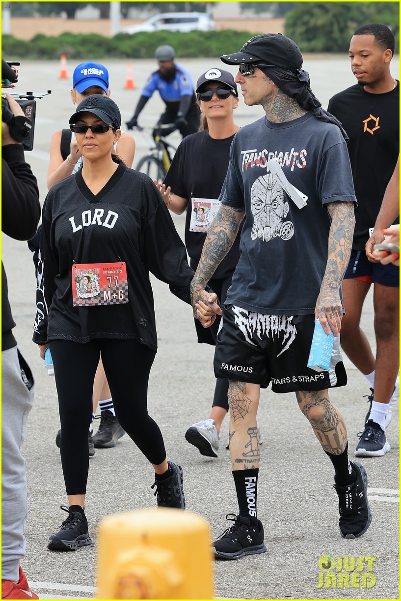 Kourtney Kardashian Supports Travis Barker at His Run Travis Run 5K ...