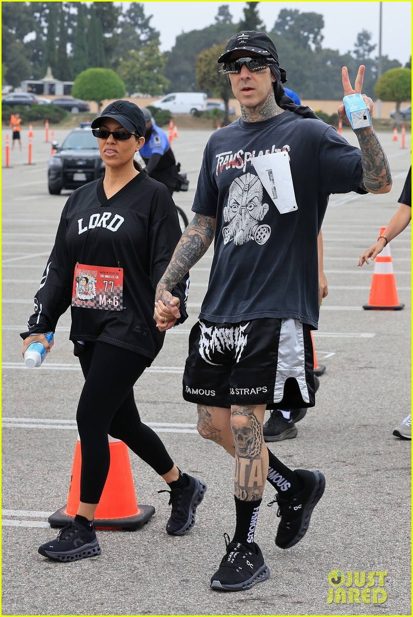 Kourtney Kardashian Supports Travis Barker at His Run Travis Run 5K ...