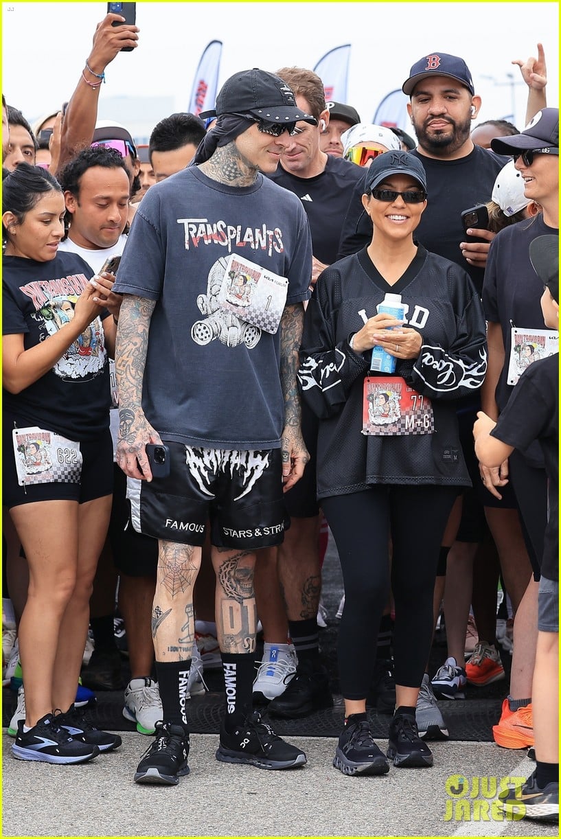 Kourtney Kardashian Supports Travis Barker at His Run Travis Run 5K ...