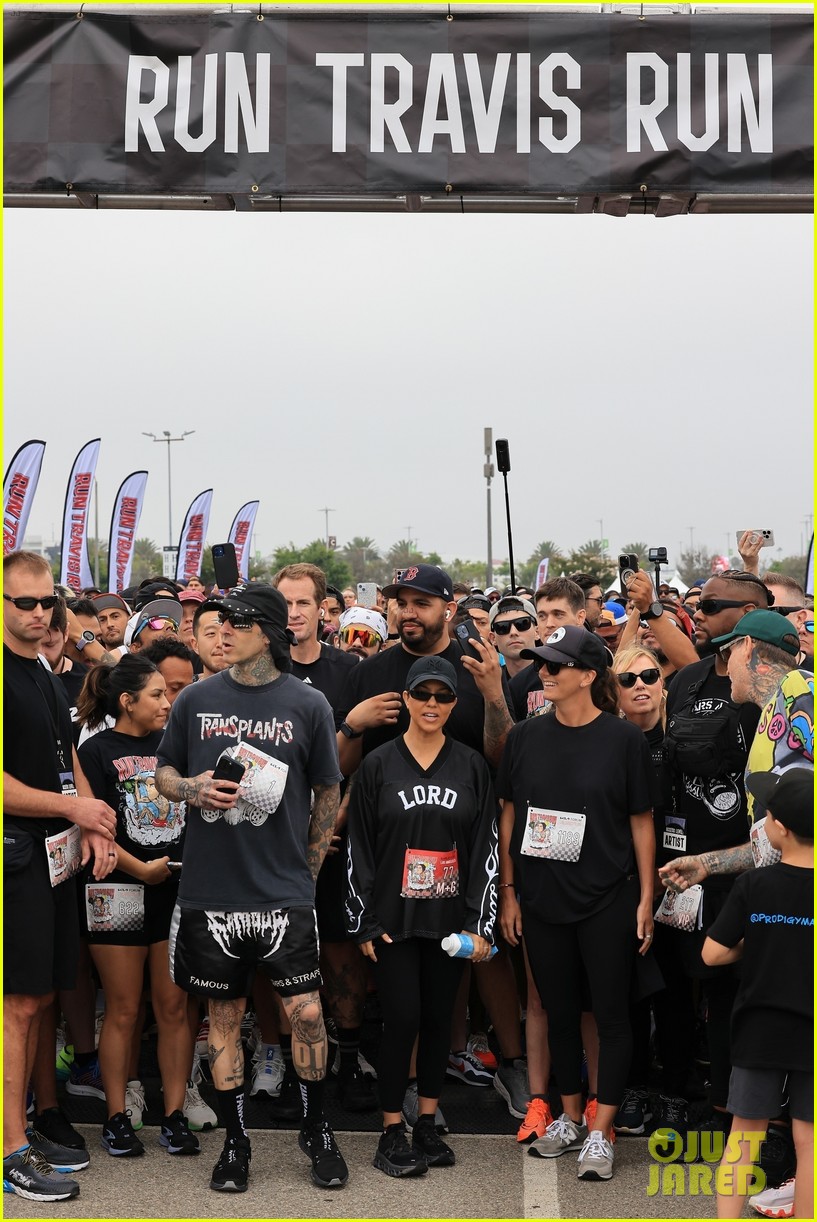 Kourtney Kardashian Supports Travis Barker at His Run Travis Run 5K ...