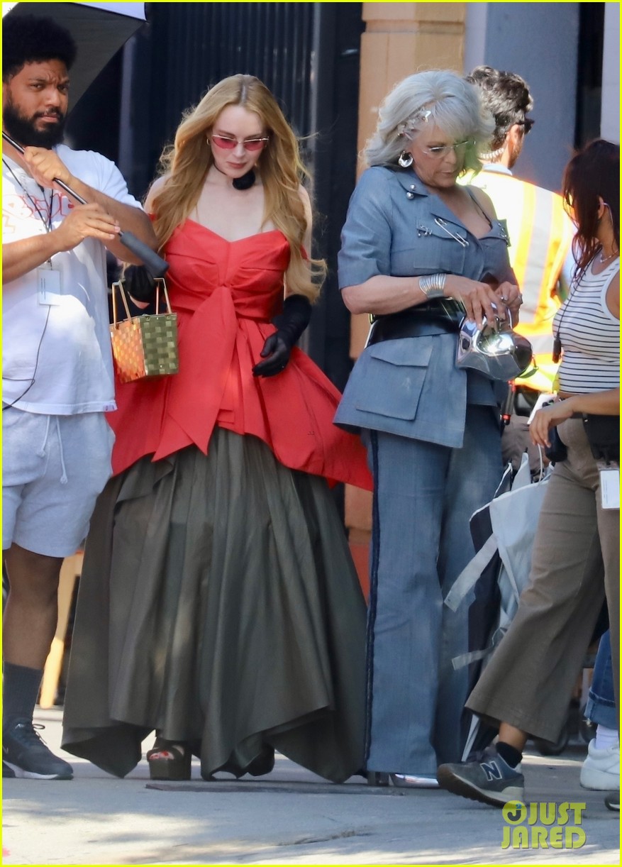 Lindsay Lohan Rocks Glam Gown on Set of 'Freaky Friday 2' With Jamie ...