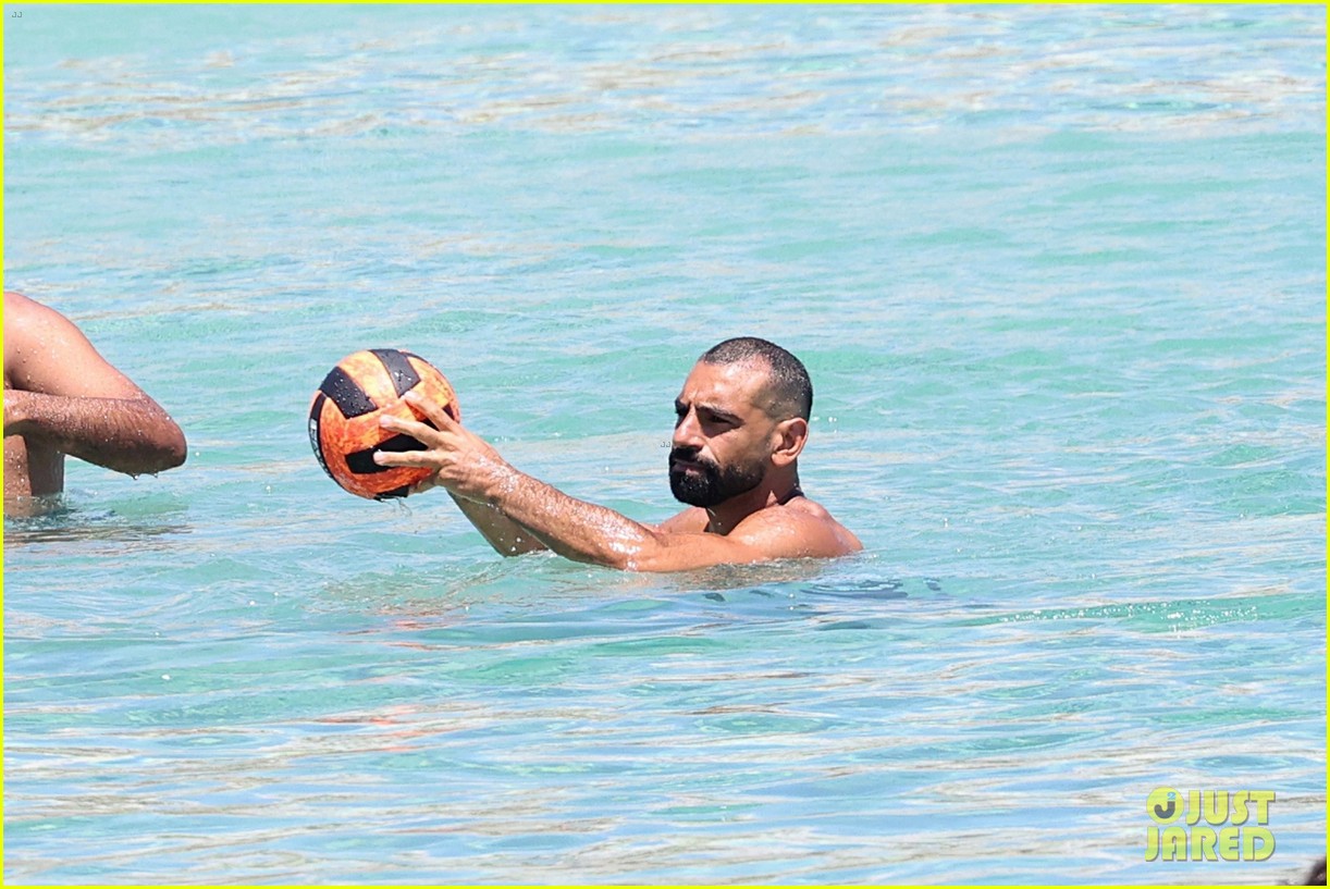 Egyptian Soccer Star Mohamed Salah Shows Off Ripped Abs Going Shirtless ...